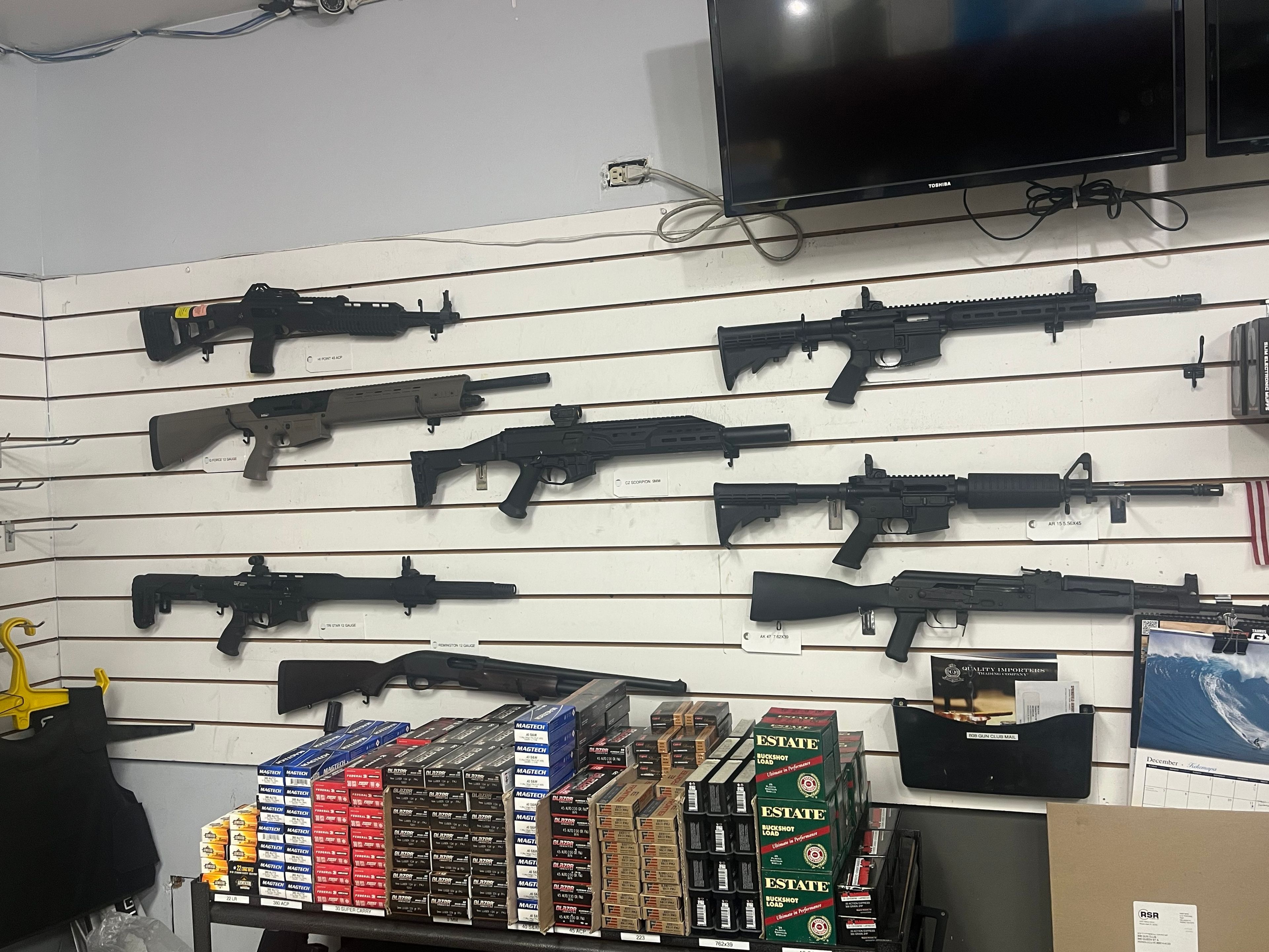 オアフ島No.1の屋内射撃場で本物の拳銃を体験