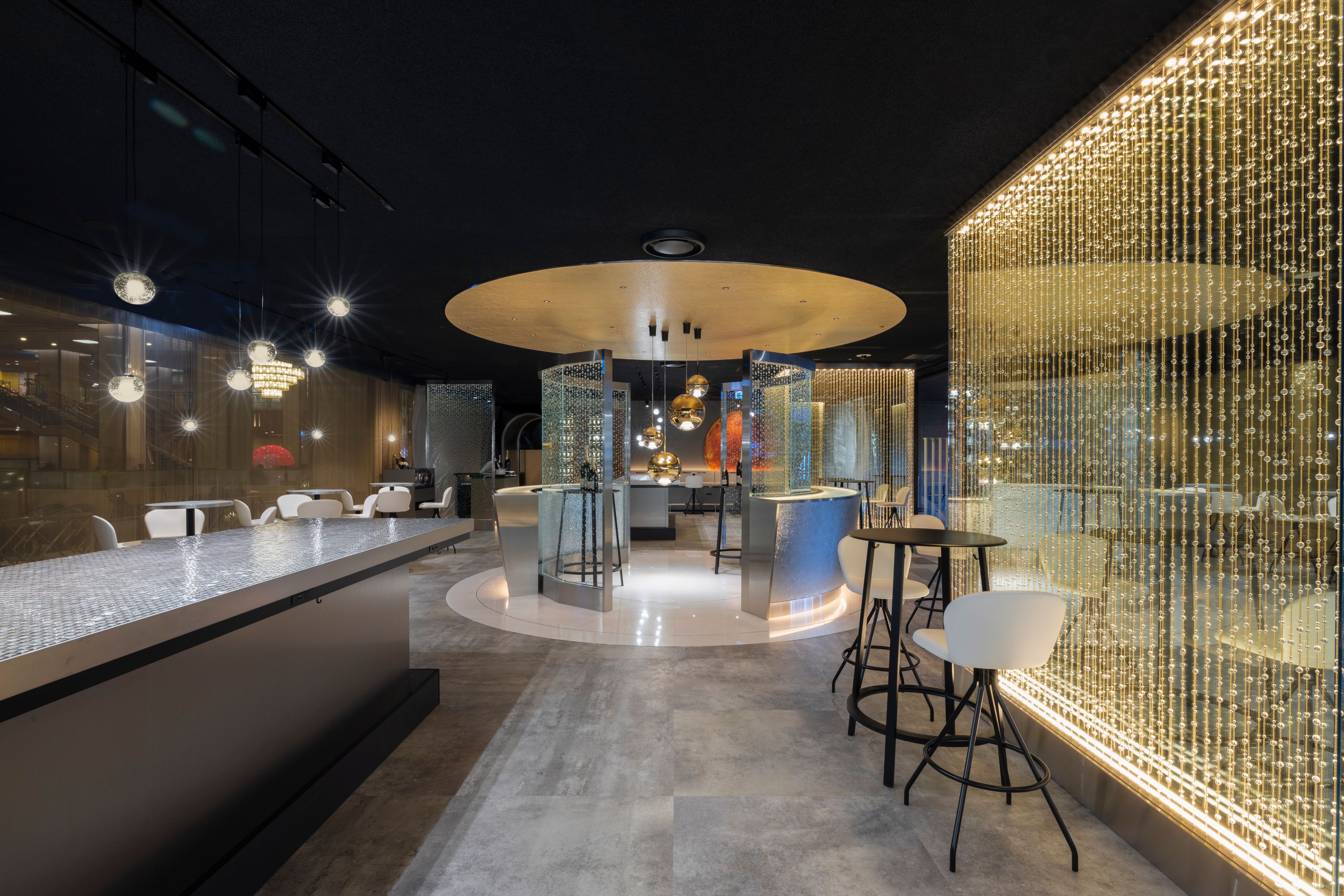 Japan's First Double-Decker Open-Top Bus 'Sky Bus'